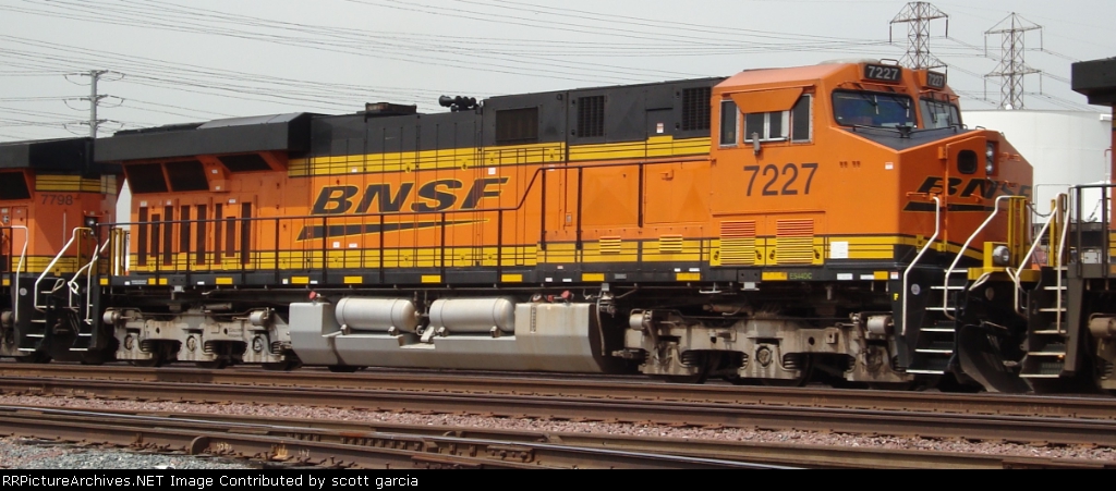 BNSF 7227